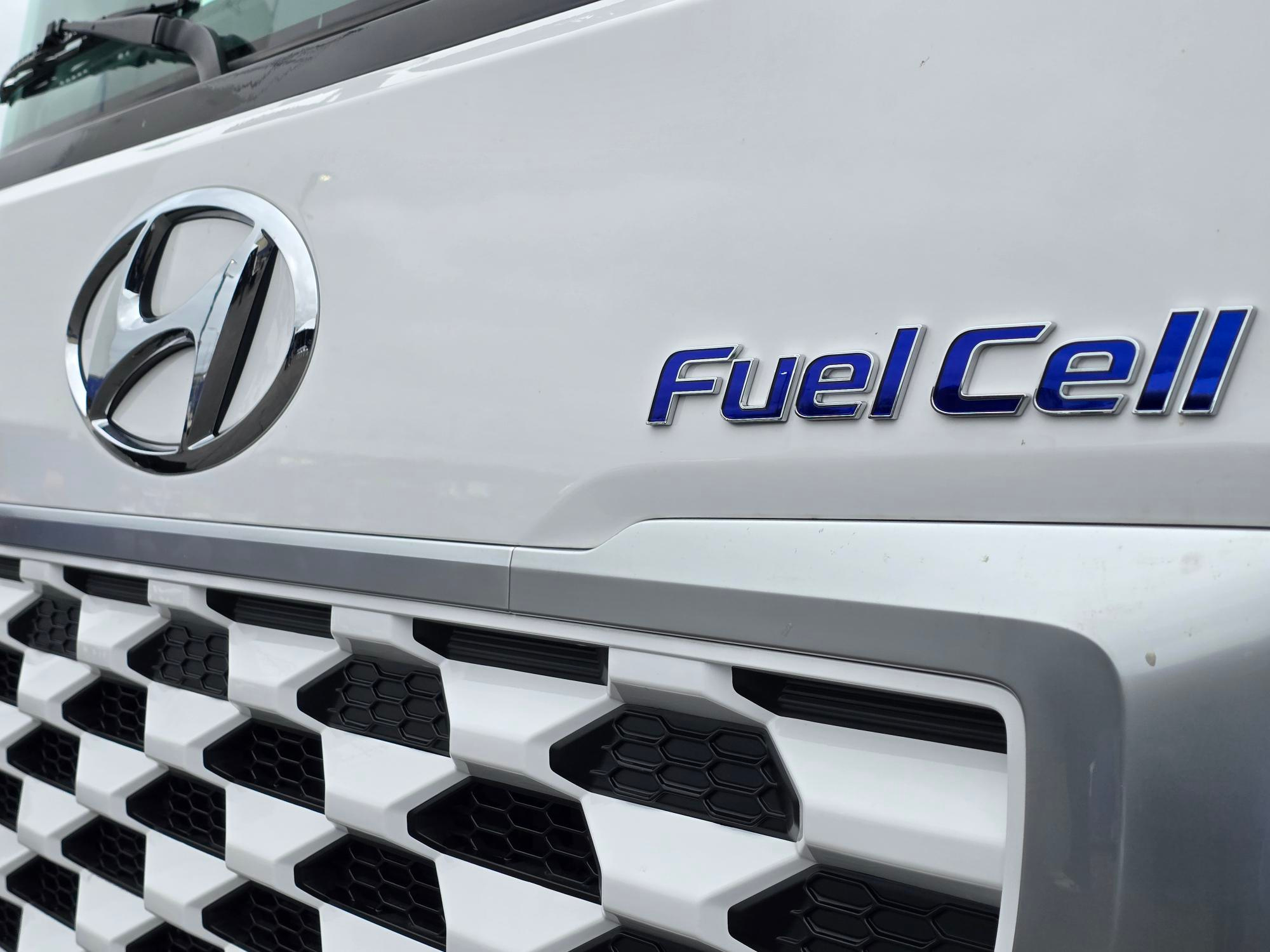 FirstElement Fuels opens first commercial hydrogen refueling station in ...