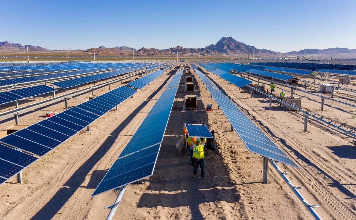 The U.S.'s largest solar and energy storage project now online | Clean ...