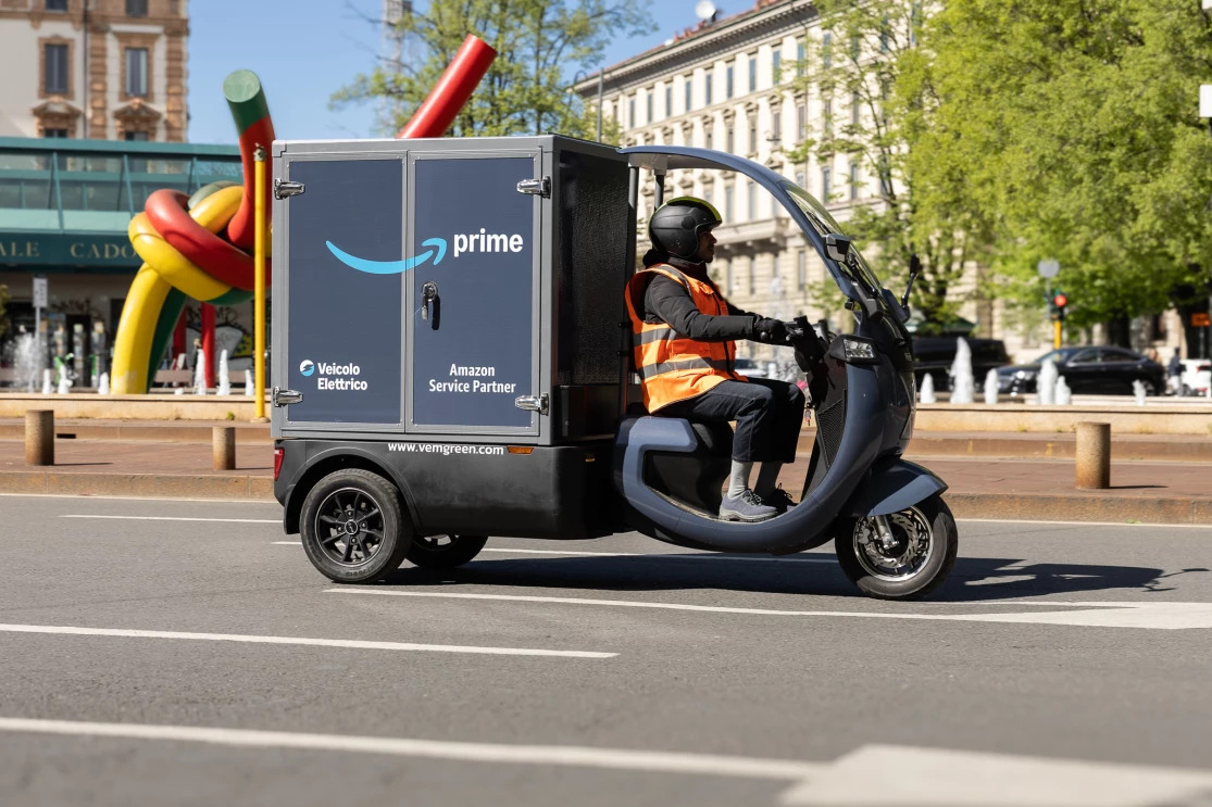 Amazon reaches 50,000 electric delivery vans | Clean Trucking